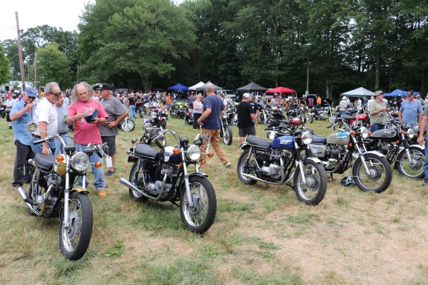 Brit Jam Draws Crowd, Rarities Attract Attention